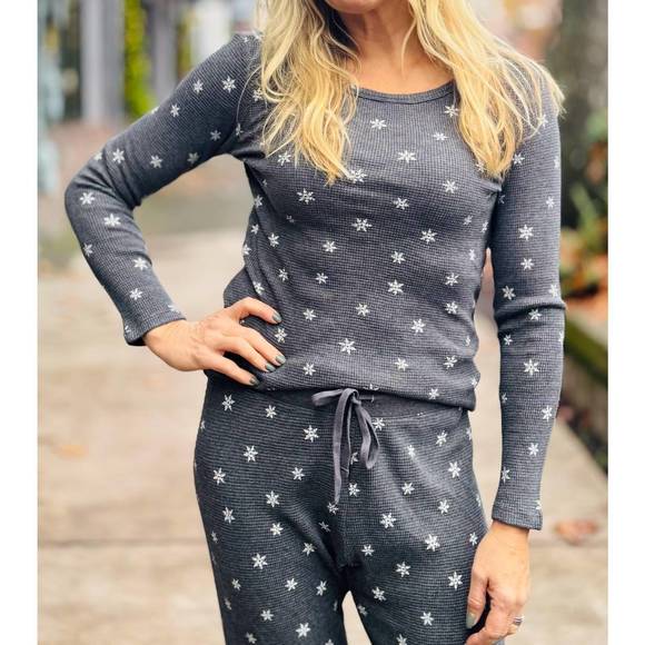 dylan | Tops | New Dylan Snowflake Classic Thermal Top In Black | Poshmark